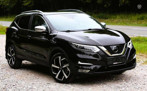 Black Nissan Qashqai 2018 in Kretinga, with an engine capacity of 1.20 L and mileage of 135 thousand km for 12999 €, photo 6 on AUTOMOTO.COM.LV