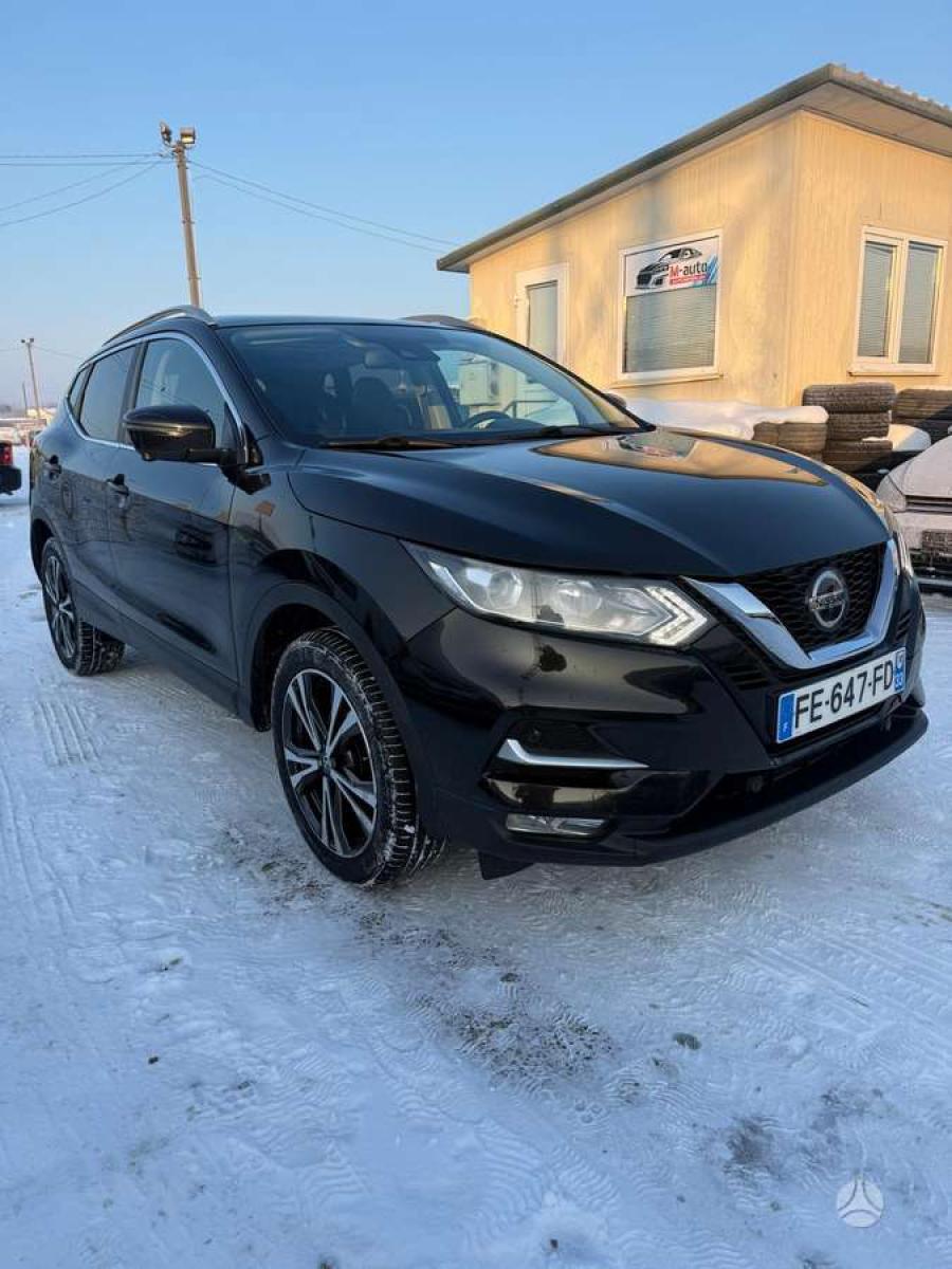 Melns Nissan Qashqai 2018 Viļņa, ar dzinēja tilpumu 1.20 L un nobraukumu 163 tūkst. km par 10700 €, foto 1 vietnē AUTOMOTO.COM.LV