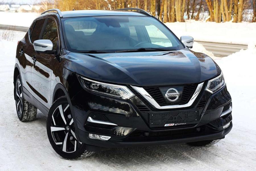Black Nissan Qashqai 2018 in Kretinga, with an engine capacity of 1.20 L and mileage of 135 thousand km for 13099 €, photo 1 on AUTOMOTO.COM.LV