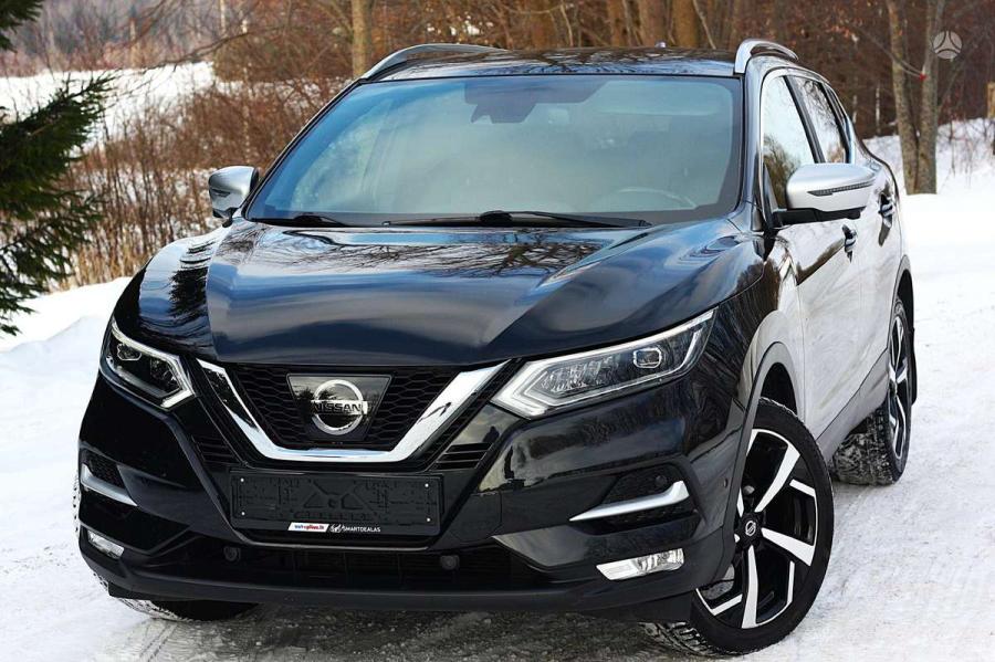 Black Nissan Qashqai 2018 in Kretinga, with an engine capacity of 1.20 L and mileage of 135 thousand km for 13099 €, photo 5 on AUTOMOTO.COM.LV