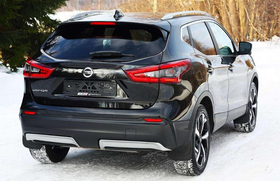 Black Nissan Qashqai 2018 in Kretinga, with an engine capacity of 1.20 L and mileage of 135 thousand km for 13099 €, photo 17 on AUTOMOTO.COM.LV