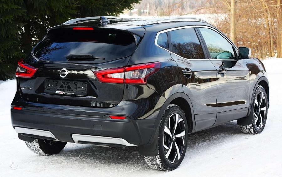 Black Nissan Qashqai 2018 in Kretinga, with an engine capacity of 1.20 L and mileage of 135 thousand km for 13099 €, photo 18 on AUTOMOTO.COM.LV