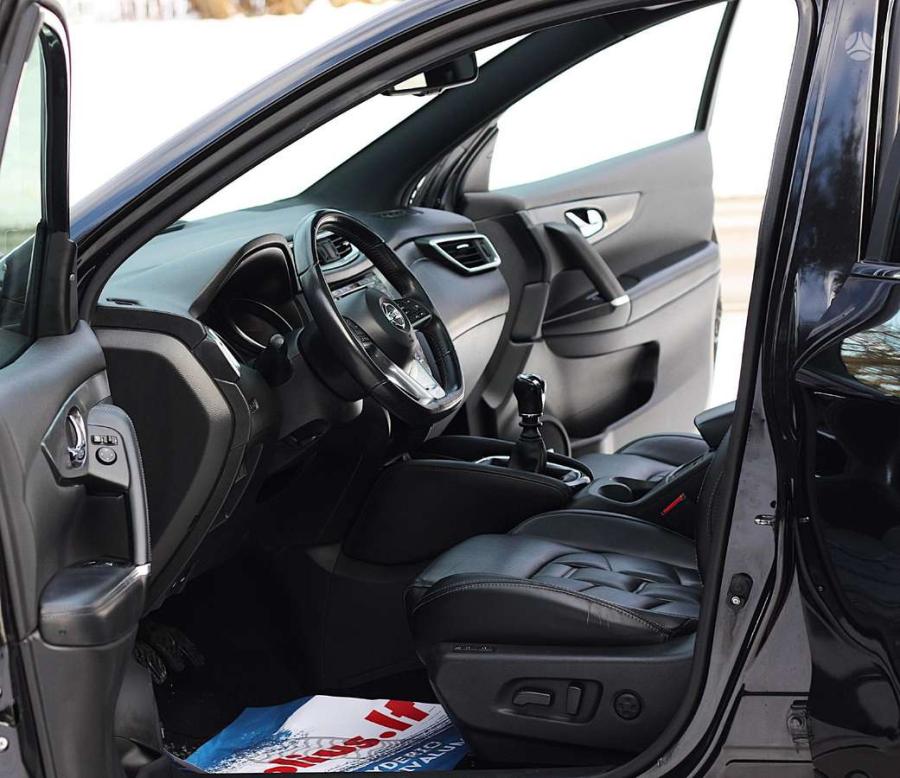 Black Nissan Qashqai 2018 in Kretinga, with an engine capacity of 1.20 L and mileage of 135 thousand km for 13099 €, photo 20 on AUTOMOTO.COM.LV