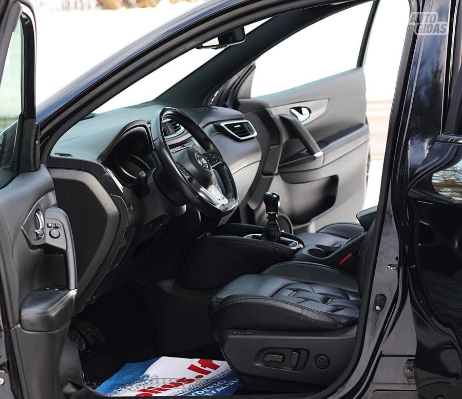 Black Nissan Qashqai 2018 in Petrikaiciai, with an engine capacity of 1.20 L and mileage of 135 thousand km for 13099 €, photo 20 on AUTOMOTO.COM.LV