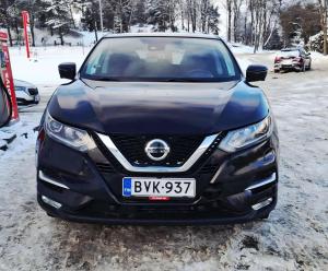 Black Nissan Qashqai 2018 in Vilnius, with an engine capacity of 1.20 L and mileage of 129 thousand km for 12400 €, photo 2 on AUTOMOTO.COM.LV