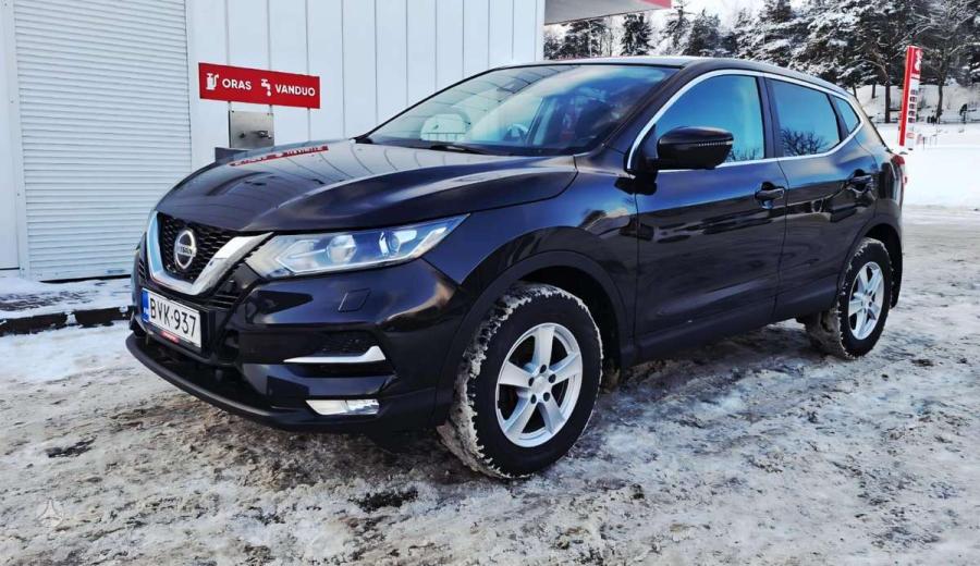 Black Nissan Qashqai 2018 in Vilnius, with an engine capacity of 1.20 L and mileage of 129 thousand km for 12400 €, photo 3 on AUTOMOTO.COM.LV