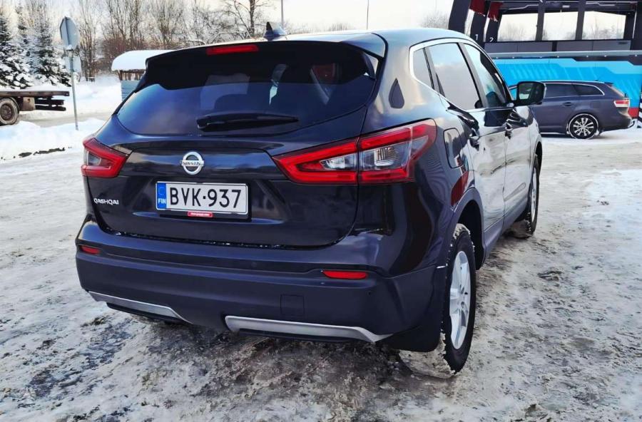 Black Nissan Qashqai 2018 in Vilnius, with an engine capacity of 1.20 L and mileage of 129 thousand km for 12400 €, photo 5 on AUTOMOTO.COM.LV