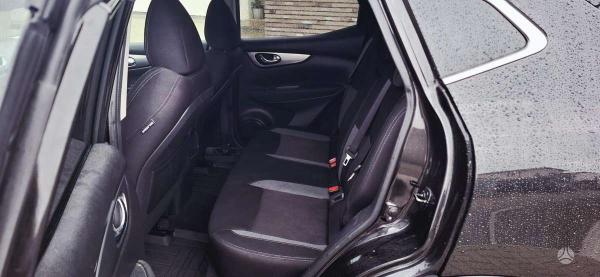 Black Nissan Qashqai 2018 in Vilnius, with an engine capacity of 1.20 L and mileage of 129 thousand km for 12400 €, photo 11 on AUTOMOTO.COM.LV