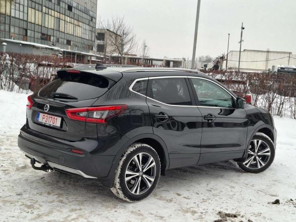 Black Nissan Qashqai 2018 in Vilnius, with an engine capacity of 1.20 L and mileage of 159 thousand km for 10200 €, photo 2 on AUTOMOTO.COM.LV