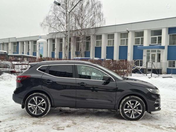 Black Nissan Qashqai 2018 in Vilnius, with an engine capacity of 1.20 L and mileage of 159 thousand km for 10200 €, photo 4 on AUTOMOTO.COM.LV