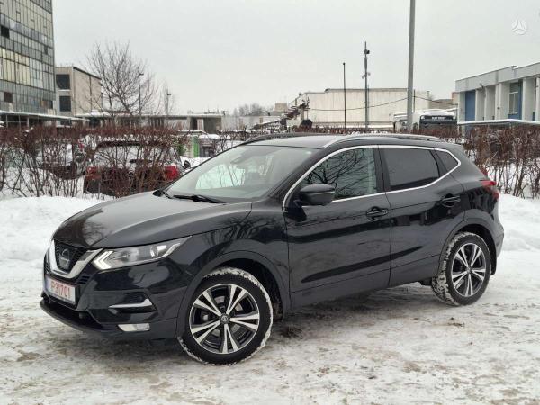 Black Nissan Qashqai 2018 in Vilnius, with an engine capacity of 1.20 L and mileage of 159 thousand km for 10200 €, photo 5 on AUTOMOTO.COM.LV