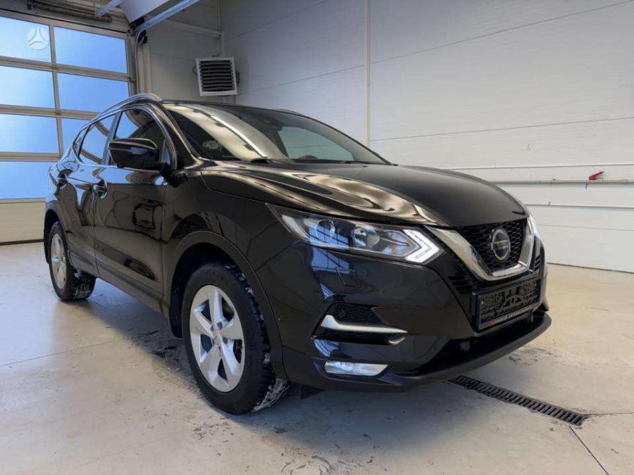 Black Nissan Qashqai 2018 in Radviliskis, with an engine capacity of 1.46 L and mileage of 109 thousand km for 13750 €, photo 2 on AUTOMOTO.COM.LV