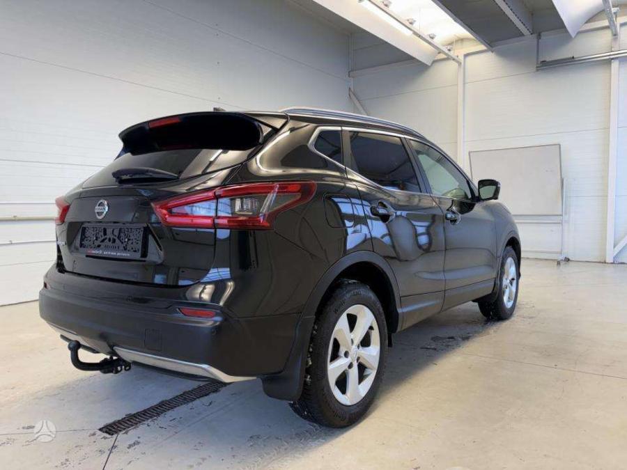 Black Nissan Qashqai 2018 in Radviliskis, with an engine capacity of 1.46 L and mileage of 109 thousand km for 13750 €, photo 3 on AUTOMOTO.COM.LV