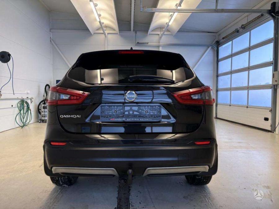 Black Nissan Qashqai 2018 in Radviliskis, with an engine capacity of 1.46 L and mileage of 109 thousand km for 13750 €, photo 6 on AUTOMOTO.COM.LV