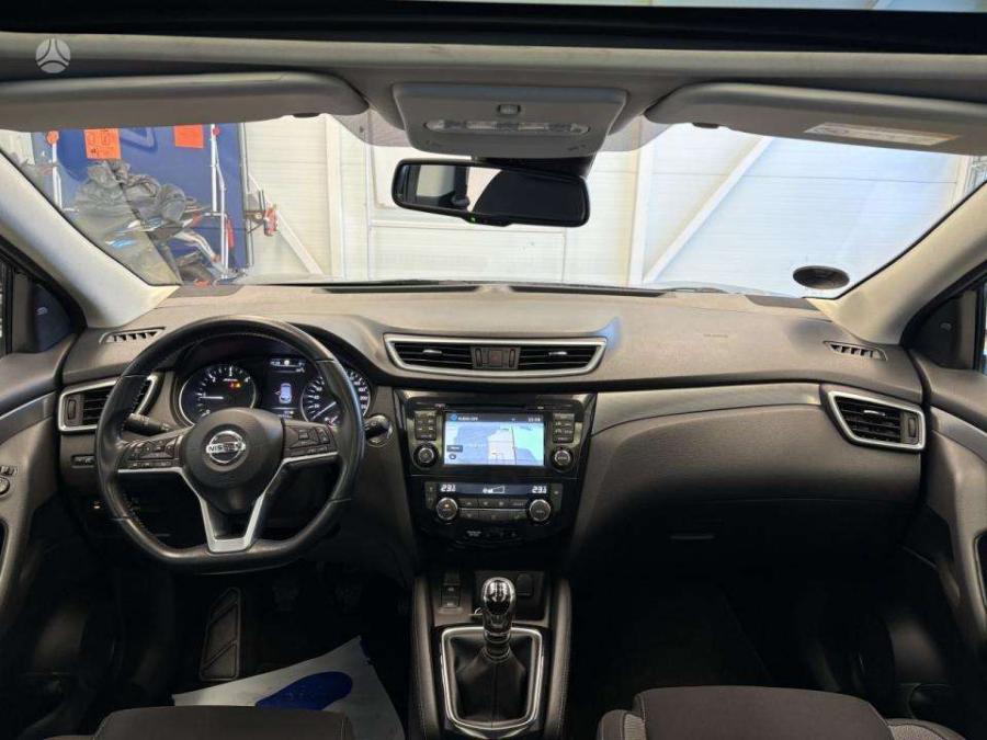 Black Nissan Qashqai 2018 in Radviliskis, with an engine capacity of 1.46 L and mileage of 109 thousand km for 13750 €, photo 9 on AUTOMOTO.COM.LV