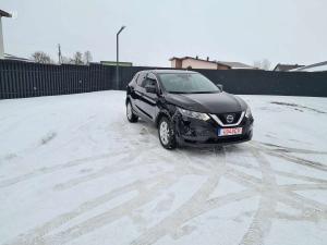 Black Nissan Qashqai 2018 in Alytus, with an engine capacity of 1.46 L and mileage of 125 thousand km for 7900 €, photo 2 on AUTOMOTO.COM.LV