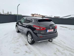 Black Nissan Qashqai 2018 in Alytus, with an engine capacity of 1.46 L and mileage of 125 thousand km for 7900 €, photo 3 on AUTOMOTO.COM.LV