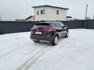 Black Nissan Qashqai 2018 in Alytus, with an engine capacity of 1.46 L and mileage of 125 thousand km for 7900 €, photo 4 on AUTOMOTO.COM.LV