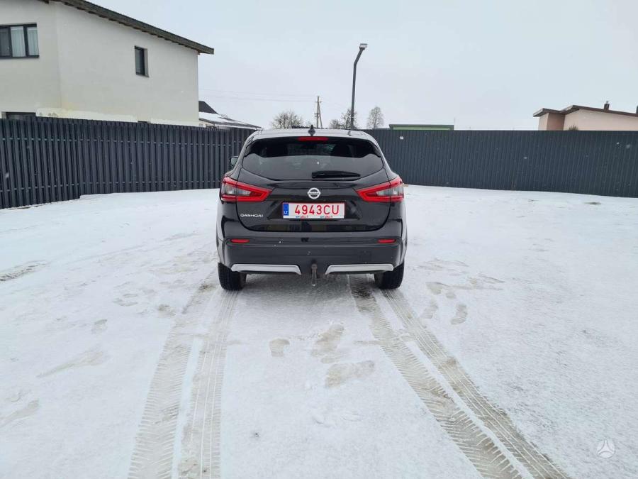 Black Nissan Qashqai 2018 in Alytus, with an engine capacity of 1.46 L and mileage of 125 thousand km for 7900 €, photo 5 on AUTOMOTO.COM.LV