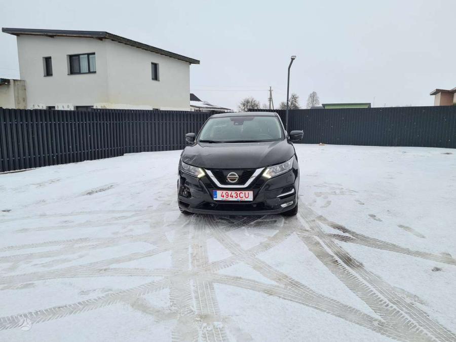 Black Nissan Qashqai 2018 in Alytus, with an engine capacity of 1.46 L and mileage of 125 thousand km for 7900 €, photo 6 on AUTOMOTO.COM.LV