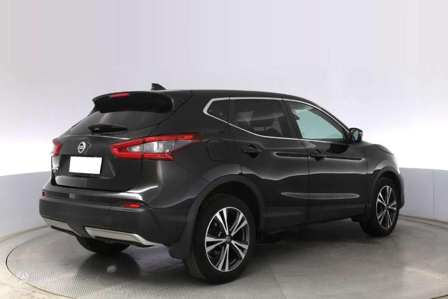 Black Nissan Qashqai 2018 in Kaunas, with an engine capacity of 1.20 L and mileage of 109 thousand km for 11100 €, photo 2 on AUTOMOTO.COM.LV