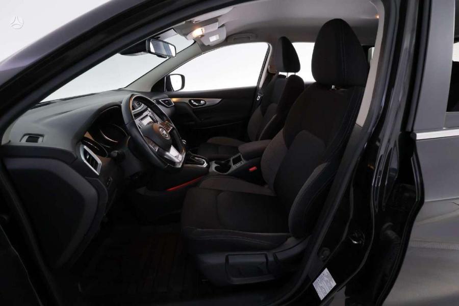 Black Nissan Qashqai 2018 in Kaunas, with an engine capacity of 1.20 L and mileage of 109 thousand km for 11100 €, photo 5 on AUTOMOTO.COM.LV