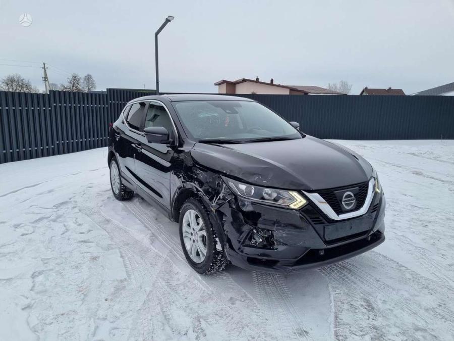 Melns Nissan Qashqai 2018 Alīta, ar dzinēja tilpumu 1.46 L un nobraukumu 125 tūkst. km par 7900 €, foto 2 vietnē AUTOMOTO.COM.LV