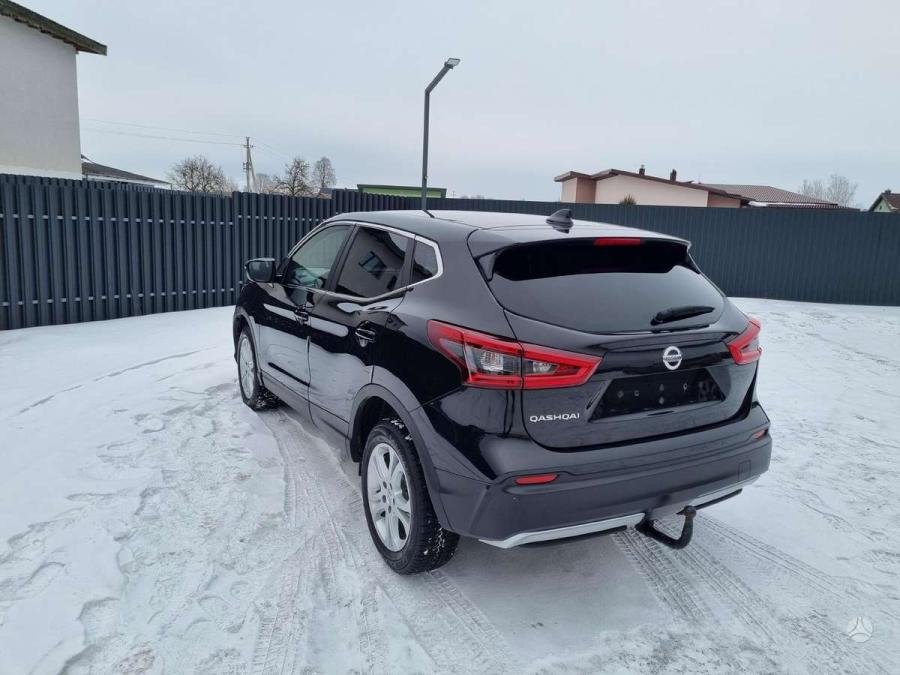 Melns Nissan Qashqai 2018 Alīta, ar dzinēja tilpumu 1.46 L un nobraukumu 125 tūkst. km par 7900 €, foto 4 vietnē AUTOMOTO.COM.LV