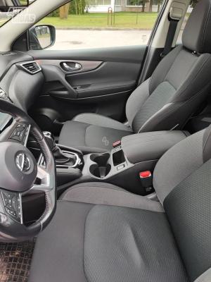 Black Nissan Qashqai 2018 in Panevezys, with an engine capacity of 1.20 L and mileage of 111 thousand km for 11300 €, photo 15 on AUTOMOTO.COM.LV