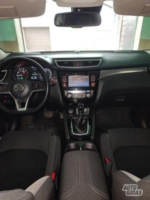 Black Nissan Qashqai 2018 in Panevezys, with an engine capacity of 1.20 L and mileage of 111 thousand km for 11300 €, photo 17 on AUTOMOTO.COM.LV