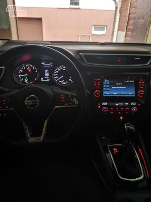 Black Nissan Qashqai 2018 in Panevezys, with an engine capacity of 1.20 L and mileage of 111 thousand km for 11300 €, photo 18 on AUTOMOTO.COM.LV