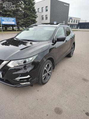 Black Nissan Qashqai 2018 in Panevezys, with an engine capacity of 1.20 L and mileage of 111 thousand km for 9800 €, photo 3 on AUTOMOTO.COM.LV