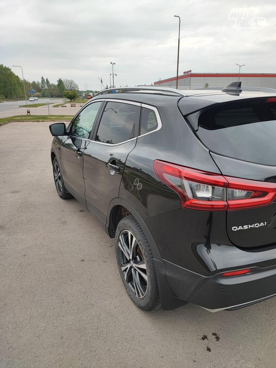 Black Nissan Qashqai 2018 in Panevezys, with an engine capacity of 1.20 L and mileage of 111 thousand km for 9800 €, photo 6 on AUTOMOTO.COM.LV