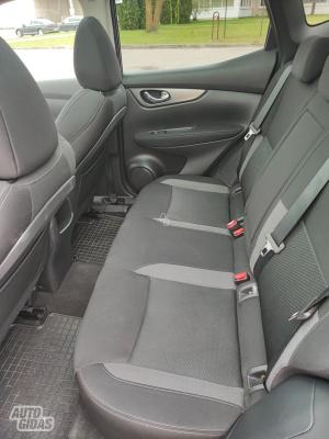 Black Nissan Qashqai 2018 in Panevezys, with an engine capacity of 1.20 L and mileage of 111 thousand km for 9800 €, photo 14 on AUTOMOTO.COM.LV