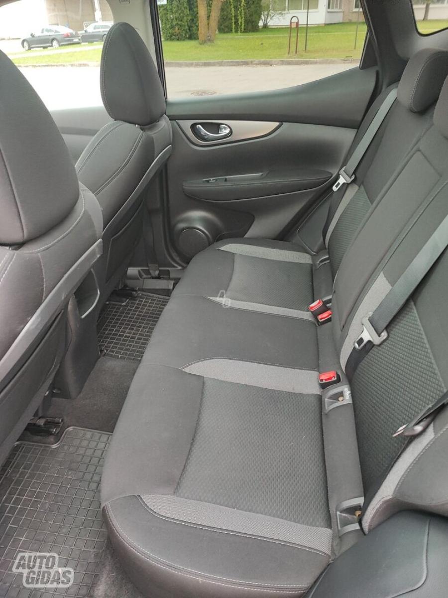 Black Nissan Qashqai 2018 in Panevezys, with an engine capacity of 1.20 L and mileage of 111 thousand km for 9800 €, photo 14 on AUTOMOTO.COM.LV