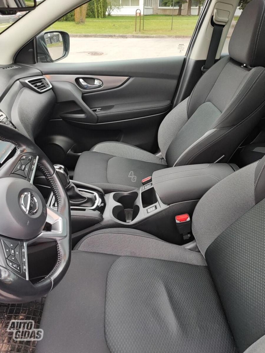 Black Nissan Qashqai 2018 in Panevezys, with an engine capacity of 1.20 L and mileage of 111 thousand km for 9800 €, photo 15 on AUTOMOTO.COM.LV