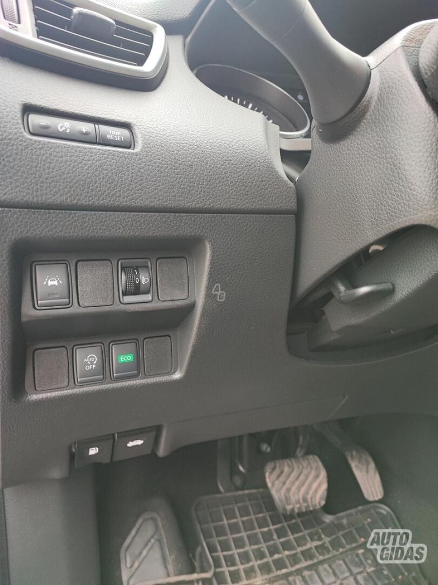 Black Nissan Qashqai 2018 in Panevezys, with an engine capacity of 1.20 L and mileage of 111 thousand km for 9800 €, photo 16 on AUTOMOTO.COM.LV