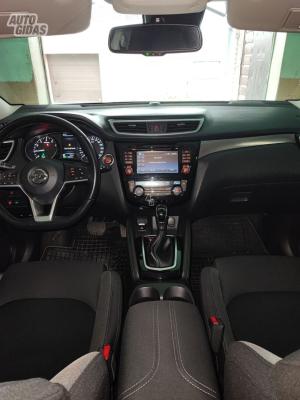 Black Nissan Qashqai 2018 in Panevezys, with an engine capacity of 1.20 L and mileage of 111 thousand km for 9800 €, photo 17 on AUTOMOTO.COM.LV