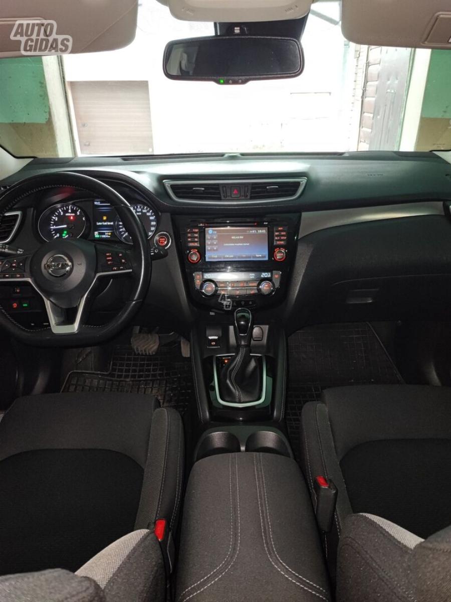 Black Nissan Qashqai 2018 in Panevezys, with an engine capacity of 1.20 L and mileage of 111 thousand km for 9800 €, photo 17 on AUTOMOTO.COM.LV