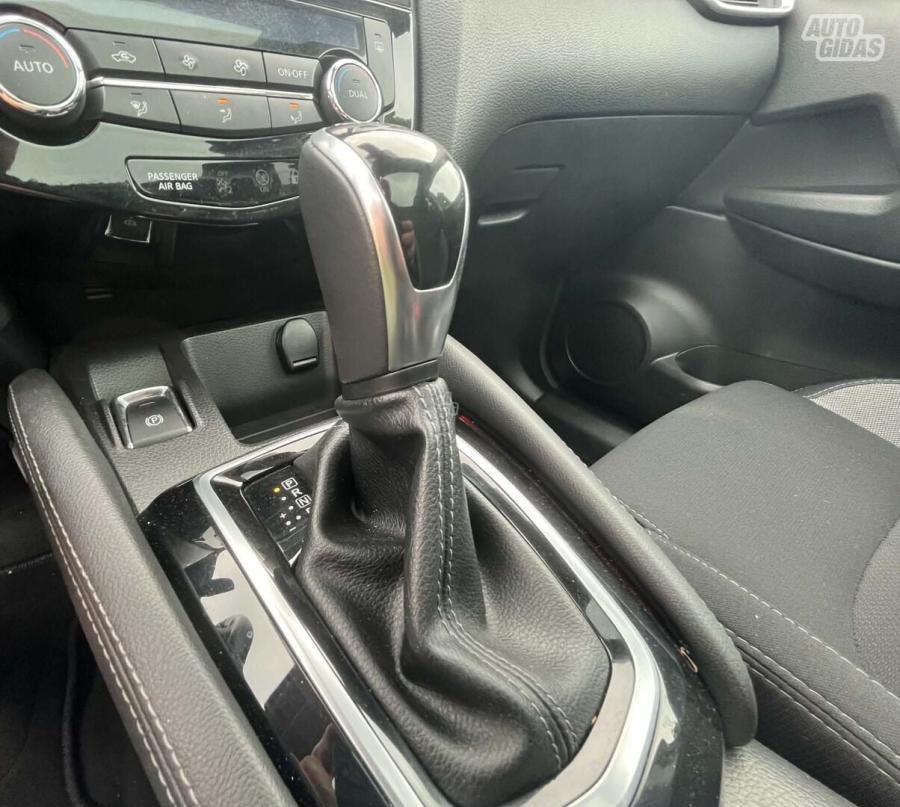 Black Nissan Qashqai 2018 in Kaunas, with an engine capacity of 1.20 L and mileage of 150 thousand km for 12100 €, photo 24 on AUTOMOTO.COM.LV