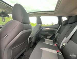 Black Nissan Qashqai 2018 in Kaunas, with an engine capacity of 1.20 L and mileage of 150 thousand km for 12100 €, photo 29 on AUTOMOTO.COM.LV