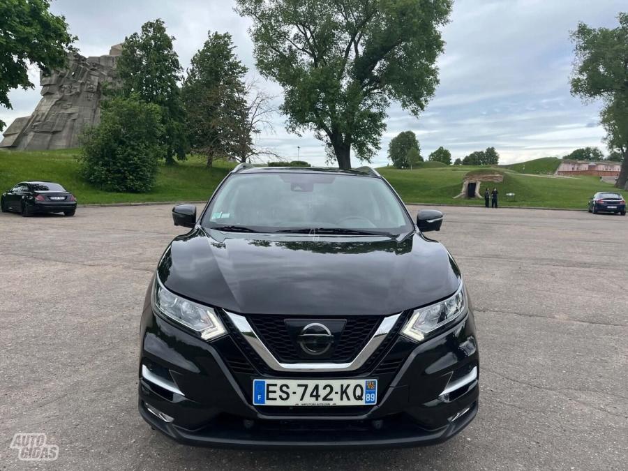 Melns Nissan Qashqai 2018 Kauņa, ar dzinēja tilpumu 1.20 L un nobraukumu 150 tūkst. km par 12900 €, foto 1 vietnē AUTOMOTO.COM.LV
