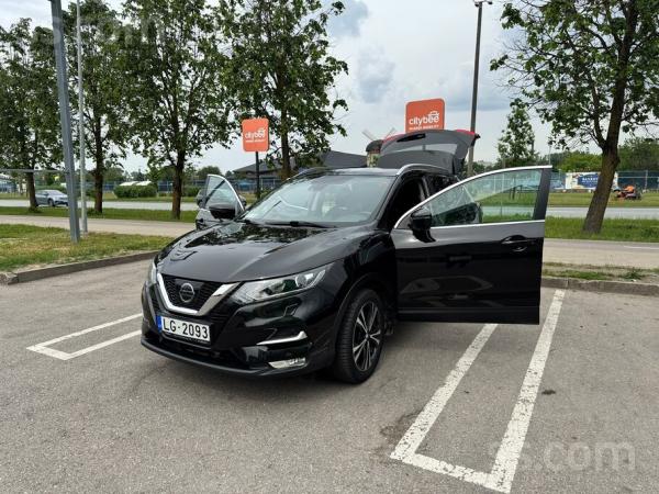 Black Nissan Qashqai 2018 in Riga, with an engine capacity of 1.20 L and mileage of 97 thousand km for 11700 €, photo 2 on AUTOMOTO.COM.LV