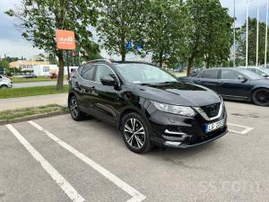 Black Nissan Qashqai 2018 in Riga, with an engine capacity of 1.20 L and mileage of 97 thousand km for 11700 €, photo 6 on AUTOMOTO.COM.LV
