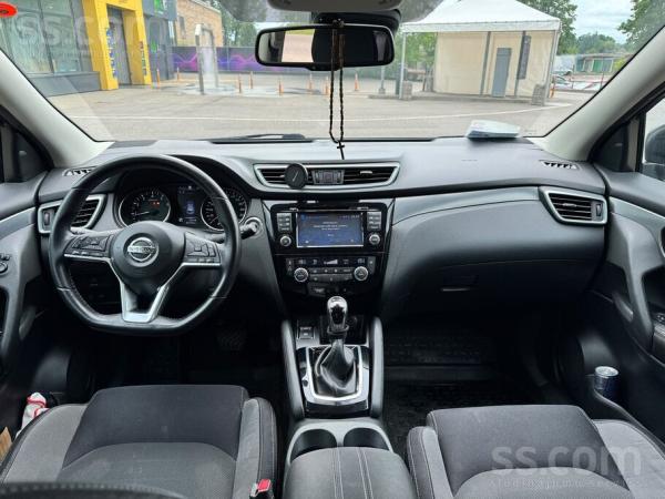 Black Nissan Qashqai 2018 in Riga, with an engine capacity of 1.20 L and mileage of 97 thousand km for 11700 €, photo 6 on AUTOMOTO.COM.LV