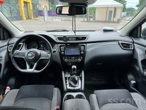 Black Nissan Qashqai 2018 in Riga, with an engine capacity of 1.20 L and mileage of 97 thousand km for 11700 €, photo 7 on AUTOMOTO.COM.LV