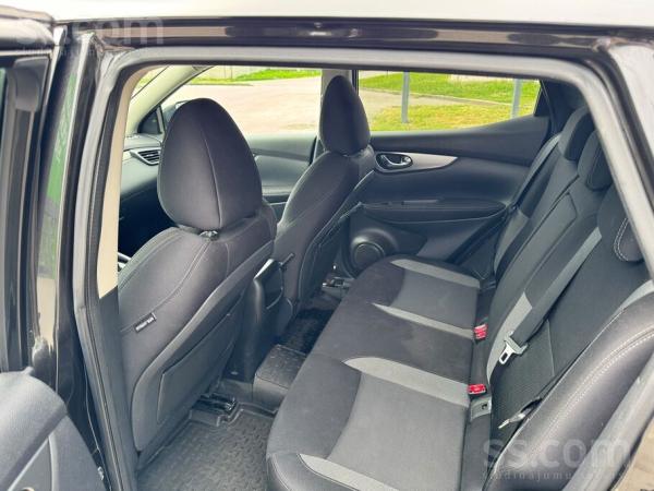 Black Nissan Qashqai 2018 in Riga, with an engine capacity of 1.20 L and mileage of 97 thousand km for 11700 €, photo 7 on AUTOMOTO.COM.LV