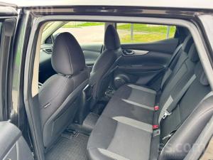 Black Nissan Qashqai 2018 in Riga, with an engine capacity of 1.20 L and mileage of 97 thousand km for 11700 €, photo 8 on AUTOMOTO.COM.LV