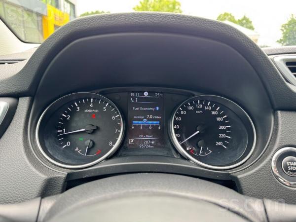 Black Nissan Qashqai 2018 in Riga, with an engine capacity of 1.20 L and mileage of 97 thousand km for 11700 €, photo 8 on AUTOMOTO.COM.LV