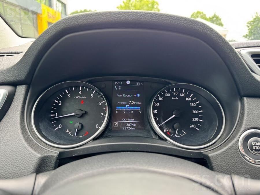Black Nissan Qashqai 2018 in Riga, with an engine capacity of 1.20 L and mileage of 97 thousand km for 11700 €, photo 9 on AUTOMOTO.COM.LV